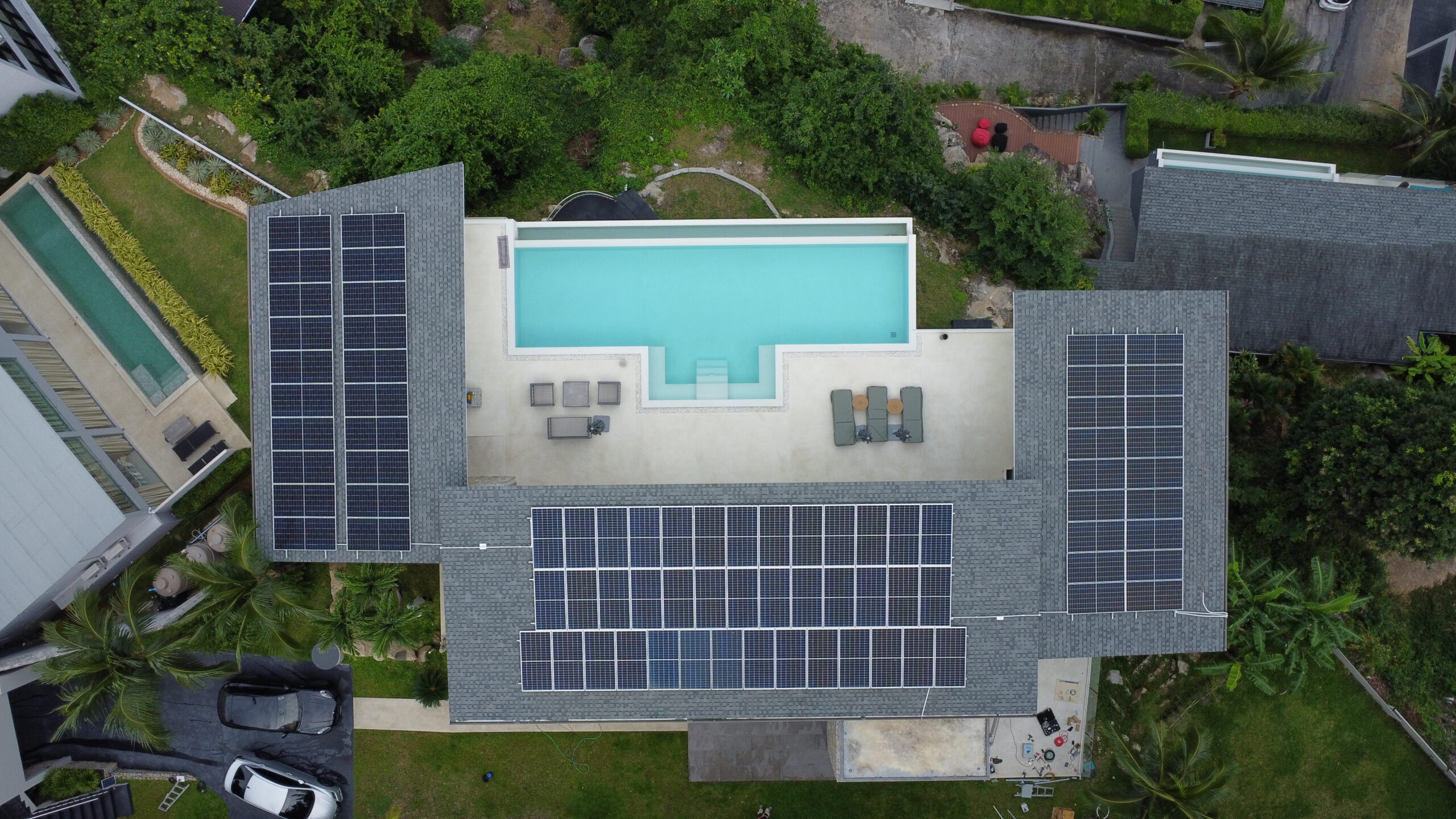 Hybrid system 30kW batteries 80kWh - Samui Service Solar