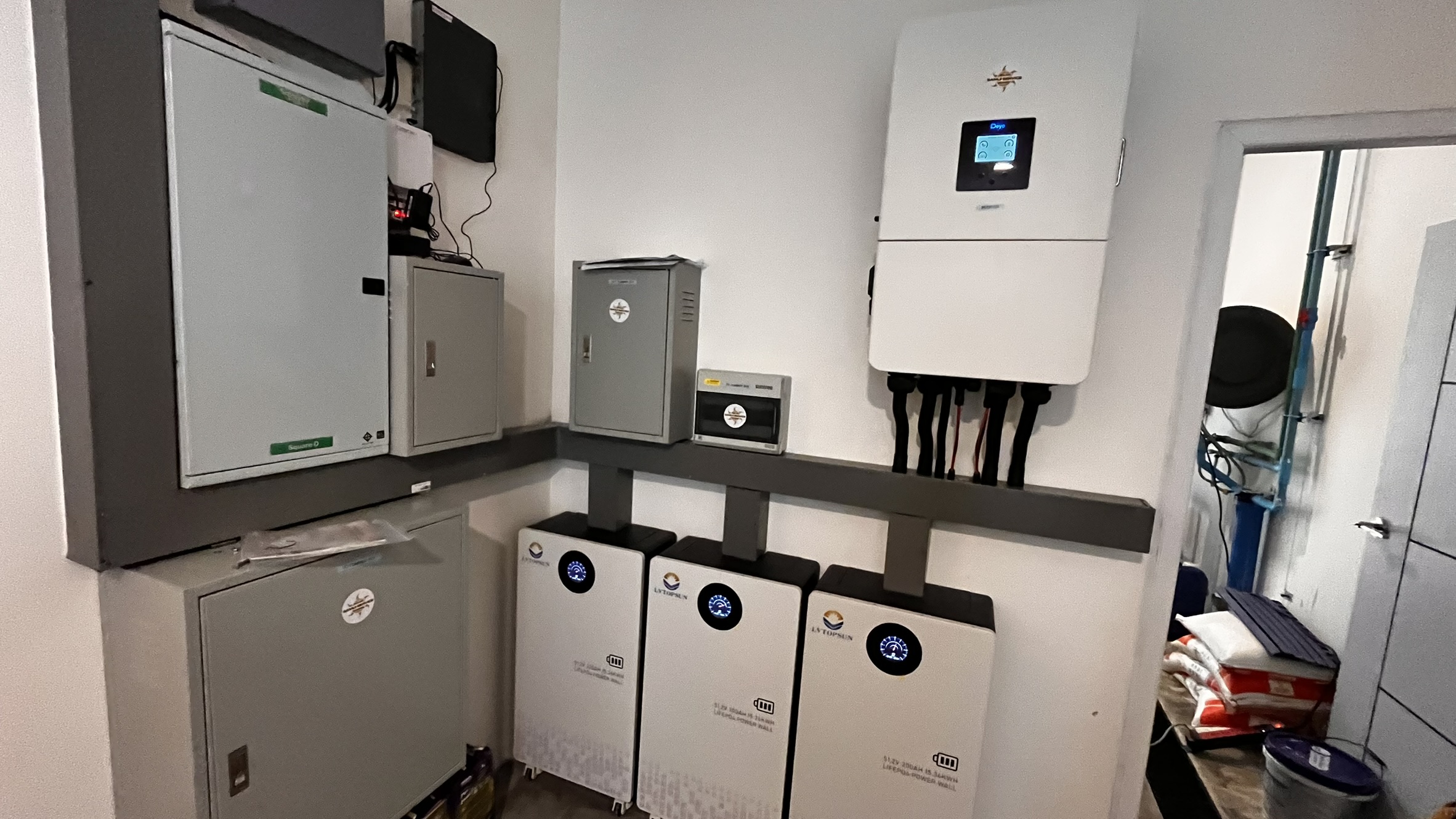 Hybrid system 15kWp & batteries 46kWh - Samui Service Solar